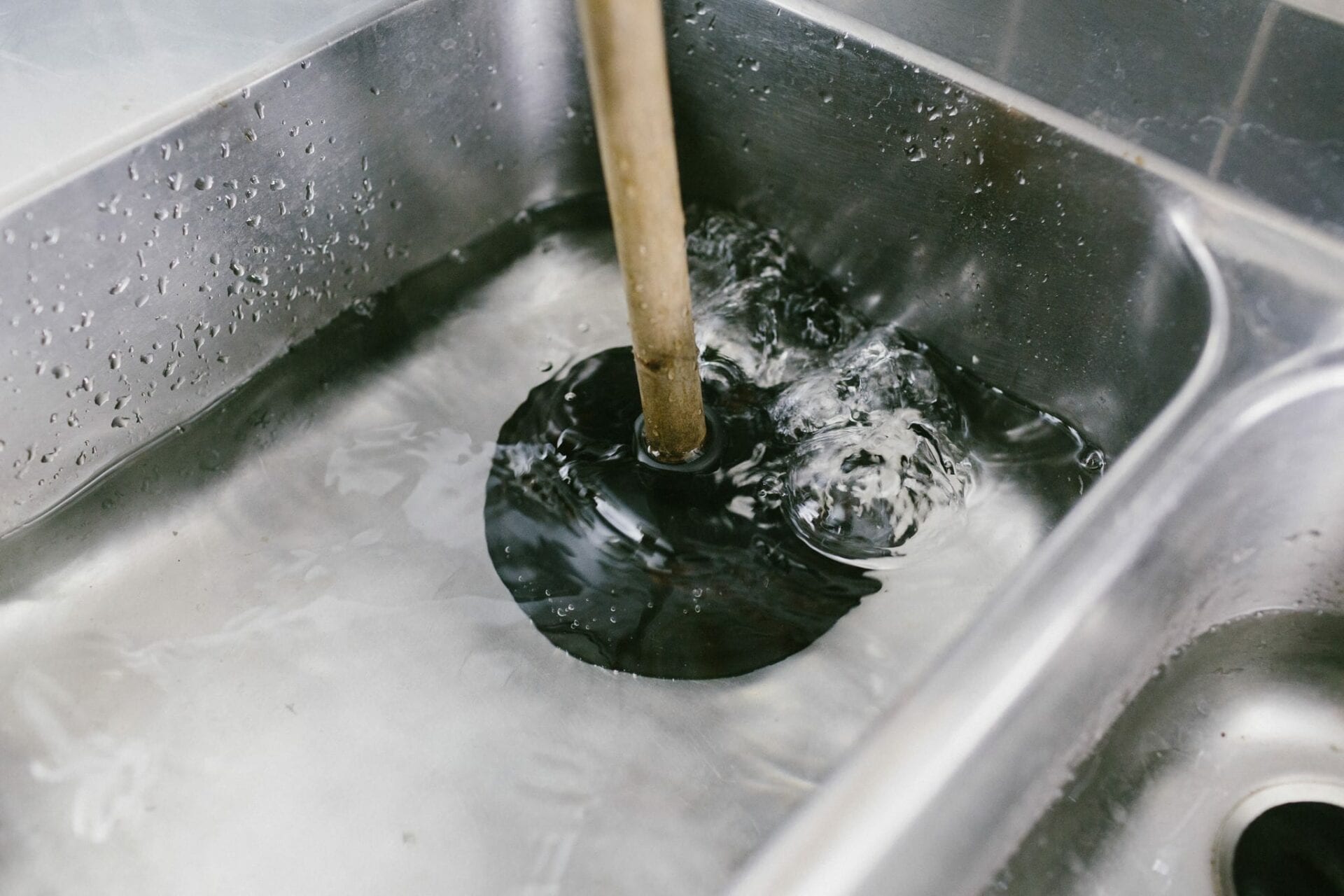 Rensa stopp i diskhon | Mimer